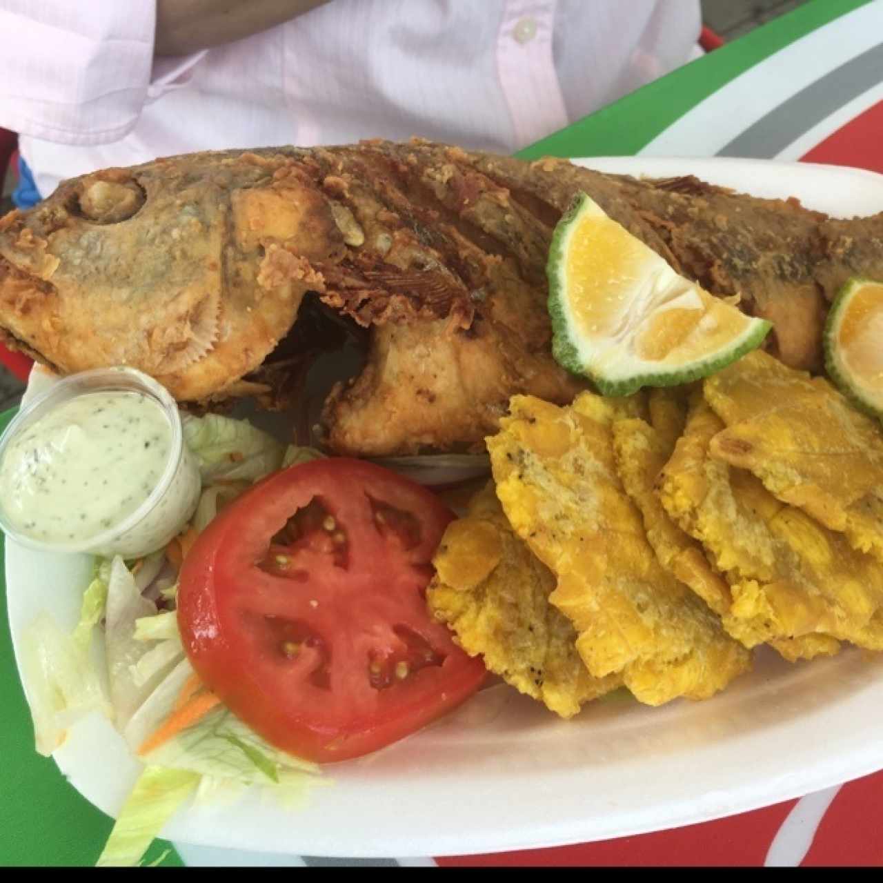 Pescado Frito con Patacones : : Restaurante Sabores del Chorrillo ...